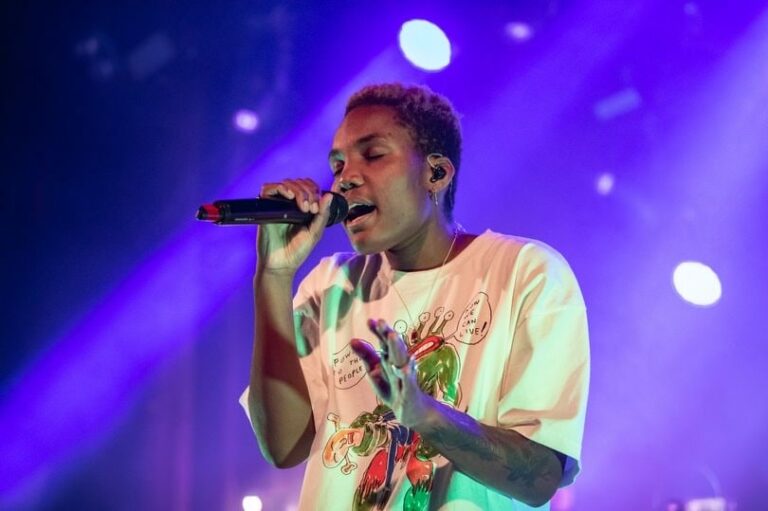 Bisexual singers you should keep on your rotation