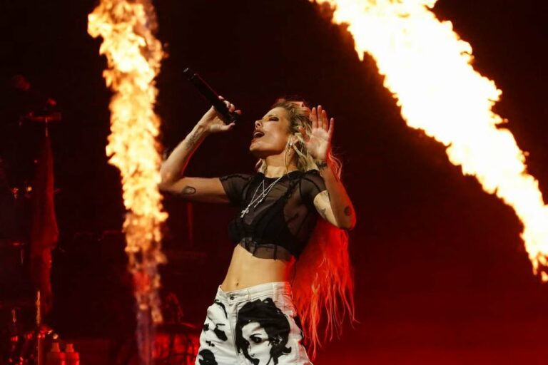 Bisexual singers you should keep on your rotation