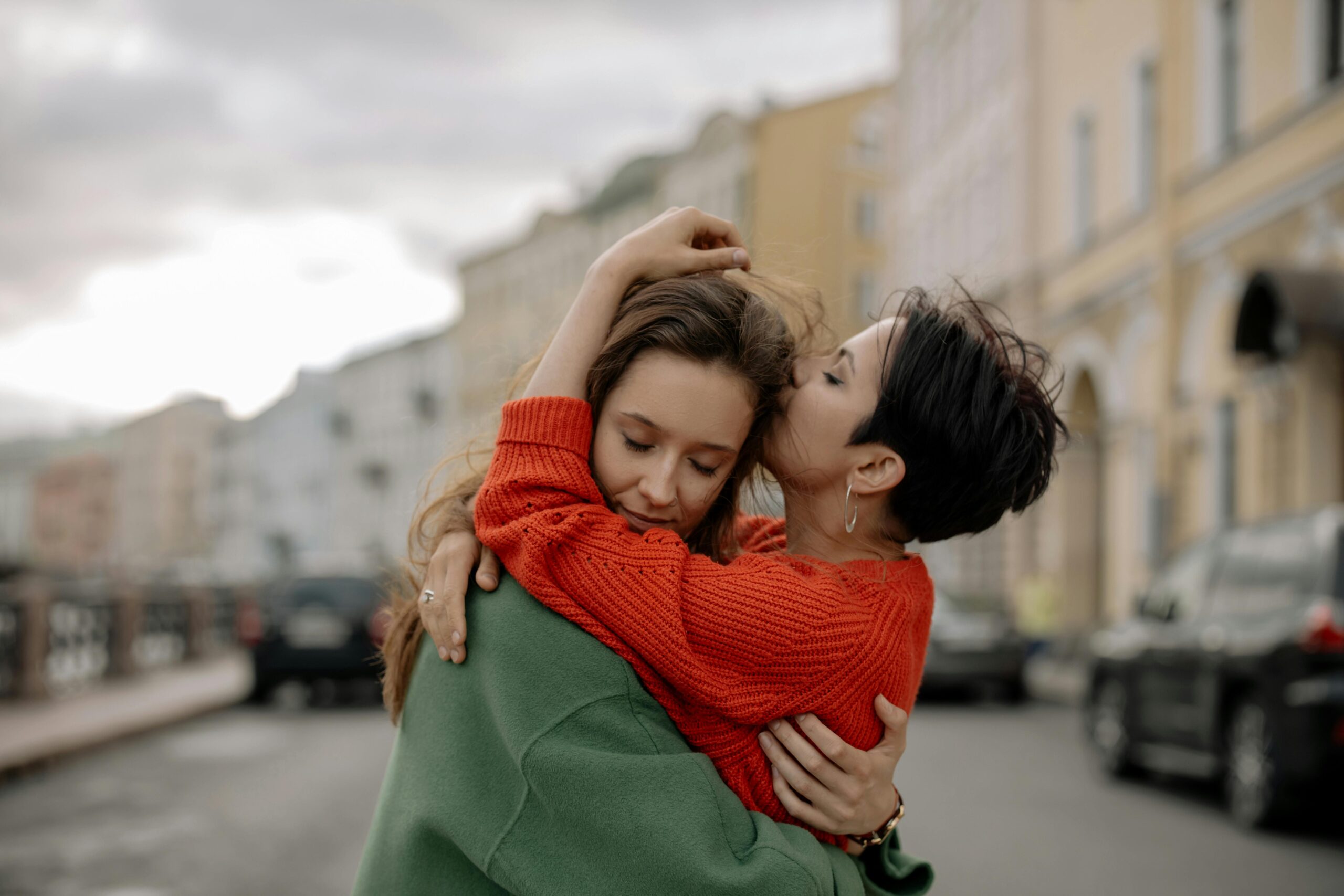 Common Dating Challenges for Non-Binary People - HER